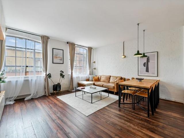 2 bedroom apartment to rent in Aldgate