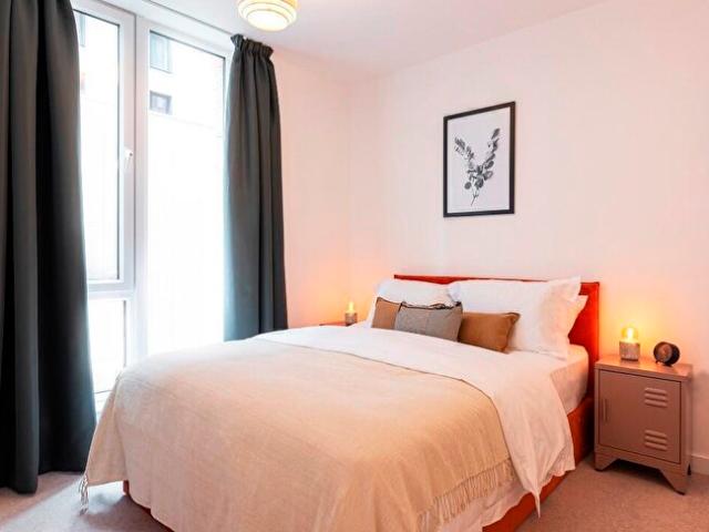 2 Bedroom Apartment To Rent In Apartment, The Almere, Avebury Boulevard, Milton Keynes, Buckinghamshire, MK9