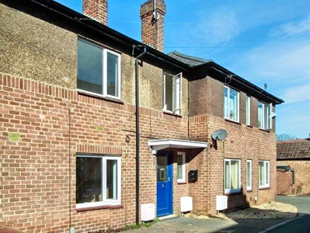 2 Bedroom Apartment To Rent In Bowling Green Avenue, Kettering, NN15