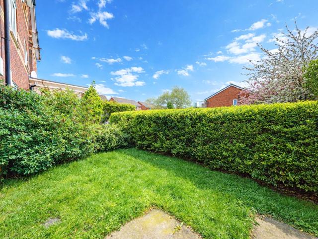 2 bedroom apartment to rent in blackburn street manchester m3