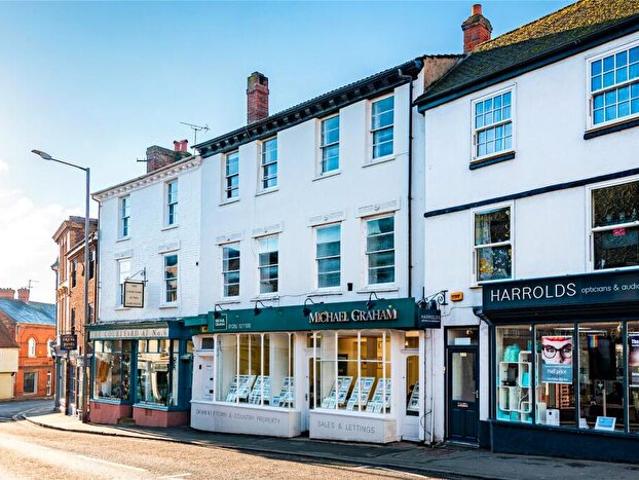2 Bedroom Apartment To Rent In Bridge Street, Buckingham, Buckinghamshire, MK18