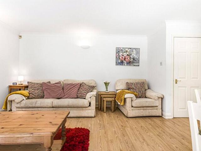 2 Bedroom Apartment To Rent In Dorchester Close, Headington, OX3