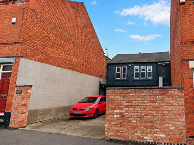 2 Bedroom Apartment To Rent In Exeter Road, Nottingham, Nottinghamshire, NG7