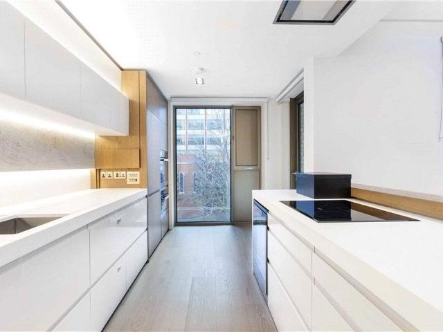 2 bedroom apartment to rent in Fitzroy Place W1