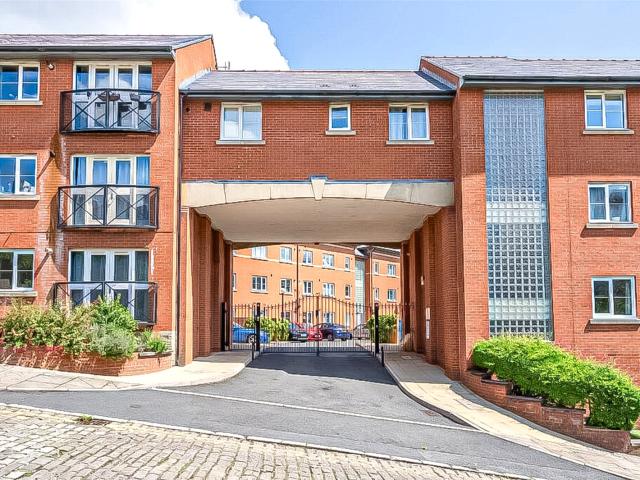 2 bedroom apartment to rent in flat 3 block 10 wharf close manchester m1