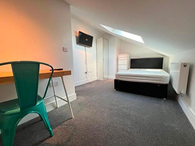 2 Bedroom Apartment To Rent In Flat, Derby Road, Nottingham, NG1