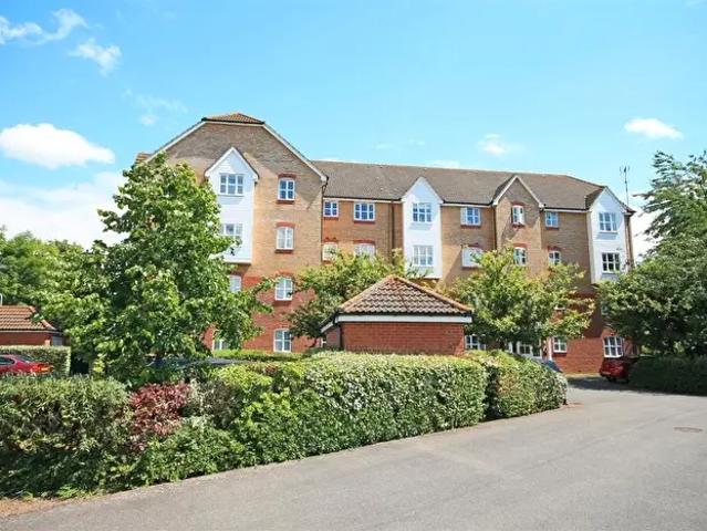 2 Bedroom Apartment To Rent In Friarscroft Way, Aylesbury walk Of Station, HP20