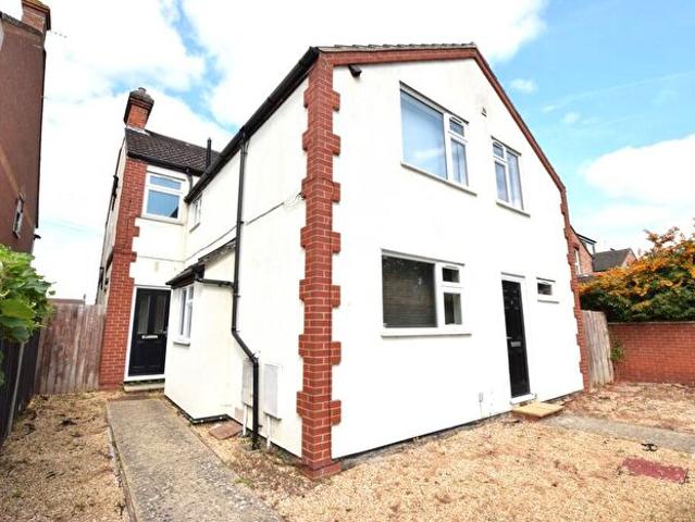 2 Bedroom Apartment To Rent In Honey Hill Road, Bedford, MK40