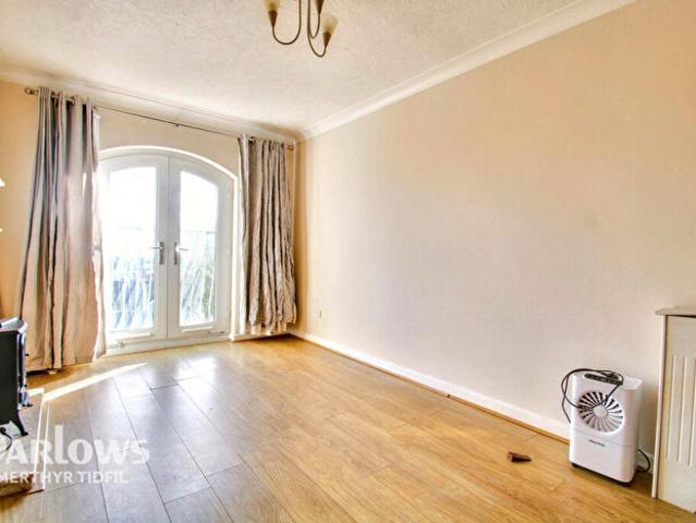 2 Bedroom Apartment To Rent In Heathfield, Swansea, SA1