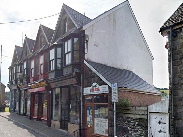 2 Bedroom Apartment To Rent In High Street, Tonyrefail, CF39