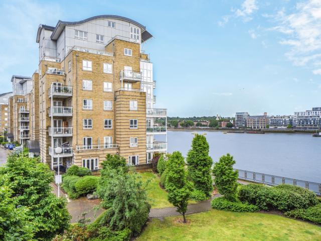 2 bedroom apartment to rent in isle of dogs london e14