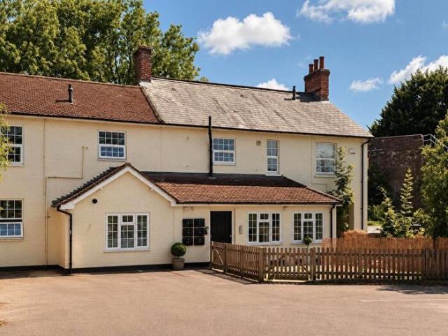 2 Bedroom Apartment To Rent In Lower Icknield Way, Longwick, HP27