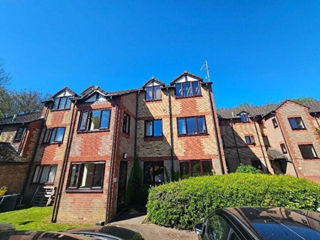 2 Bedroom Apartment To Rent In Longworth Close, Banbury, OX16