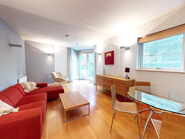 2 bedroom apartment to rent in lumiere building manchester m15