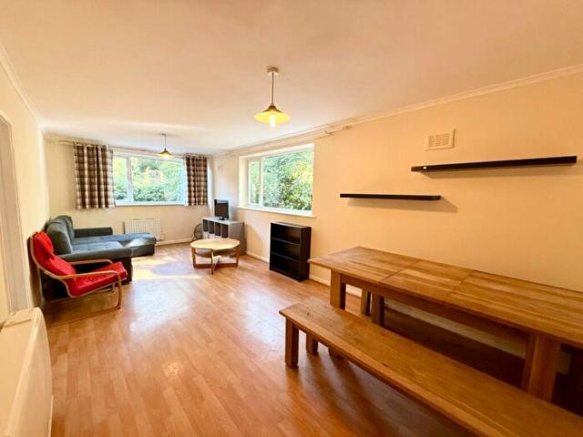 2 Bedroom Apartment To Rent In Malcolm Close, Nottingham, Nottinghamshire, NG3