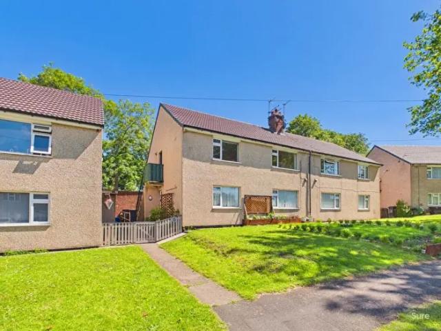 2 Bedroom Apartment To Rent In Mead Crescent, Burton On Trent, DE15
