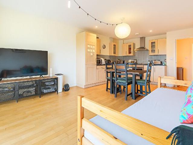 2 Bedroom Apartment To Rent In Musters Road, NG2