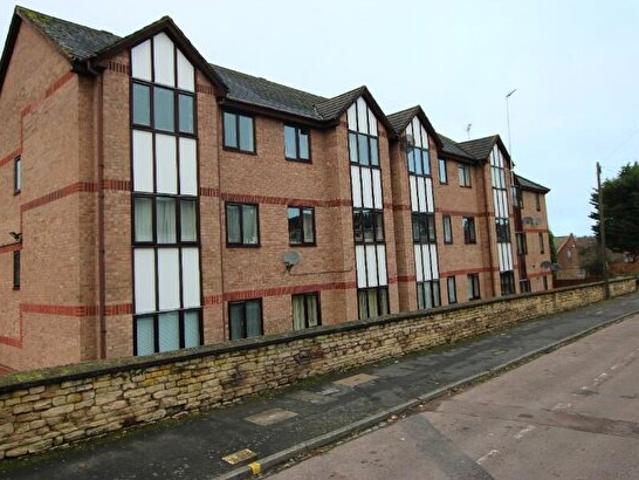 2 Bedroom Apartment To Rent In North Street, Rushden, Northamptonshire, NN10