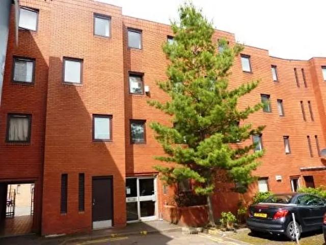 2 Bedroom Apartment To Rent In New City Road, Glasgow, G4
