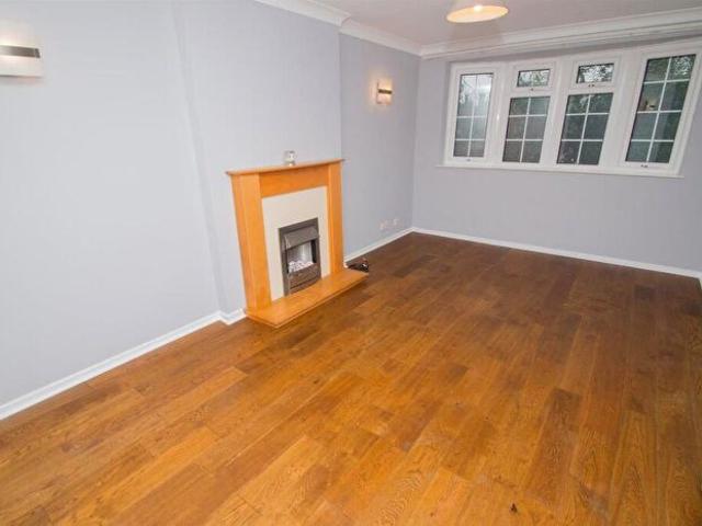 2 Bedroom Apartment To Rent In Shearing Close, Gedling, Nottingham, NG4