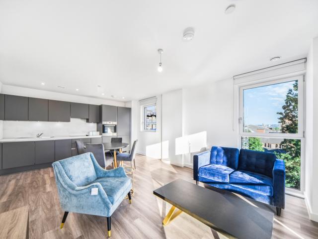 2 bedroom apartment to rent in st pier court 549 green street upton gardens upton park e13
