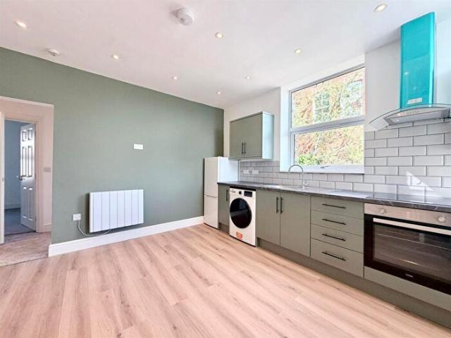 2 Bedroom Apartment To Rent In Station Road, Beeston, Nottingham, NG9