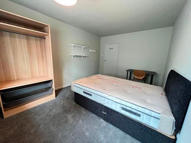 2 Bedroom Apartment To Rent In Sycamore Court, Beeston, Nottingham, NG9