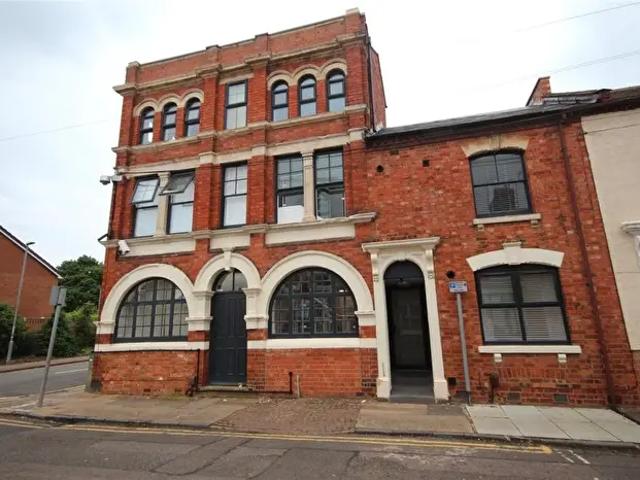 2 Bedroom Apartment To Rent In Palmerston Road, Northampton, NN1