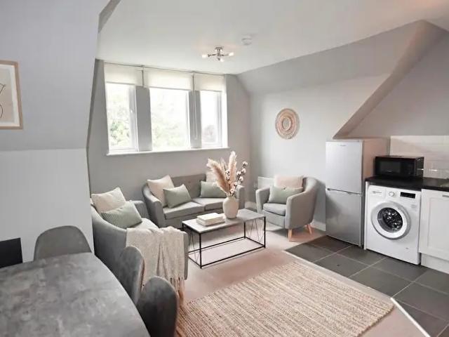 2 Bedroom Apartment To Rent In Pelham House, Vivian Avenue, Nottingham, Nottinghamshire, NG5
