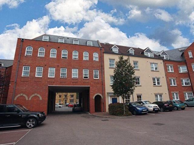 2 Bedroom Apartment To Rent In Peoples Place, Warwick Road, Banbury, Oxon, OX16