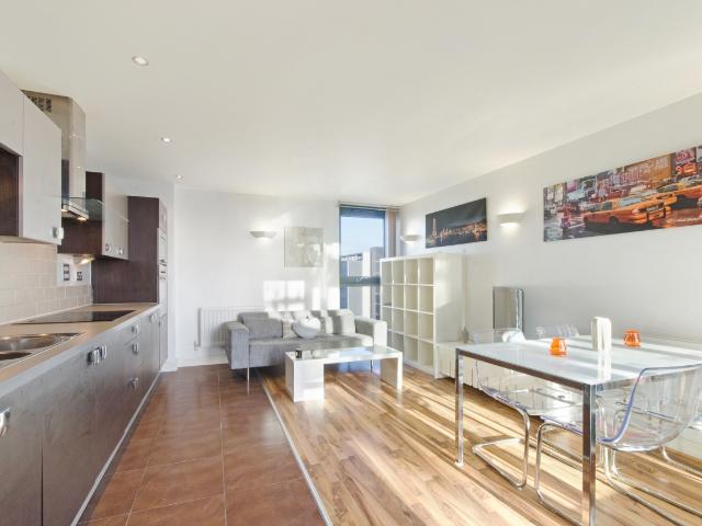 2 bedroom apartment to rent in proton tower 8 blackwall way canary wharf london e14