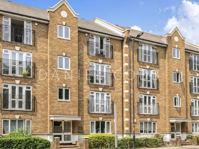 2 Bedroom Apartment to Rent in Riddell Court, 20 Albany Road, London, SE5