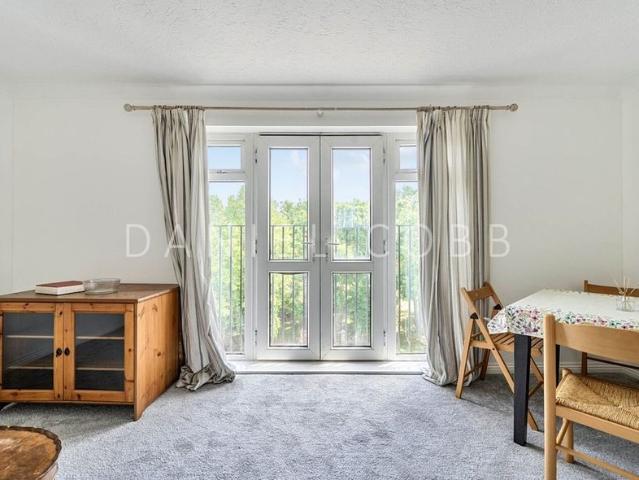 2 Bedroom Apartment to Rent in Riddell Court, 20 Albany Road, London, SE5