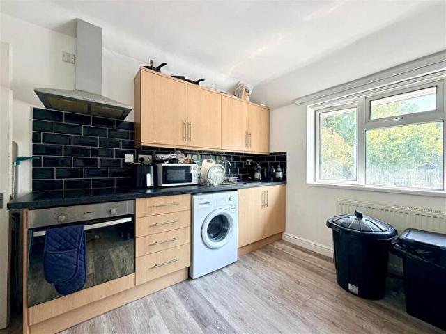 2 Bedroom Apartment To Rent In Woodside Road, Nottingham, NG9