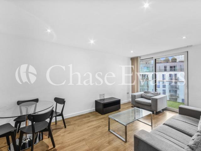 2 bedroom apartment to rent in waterhouse apartments 3 saffron central square croydon london cr0