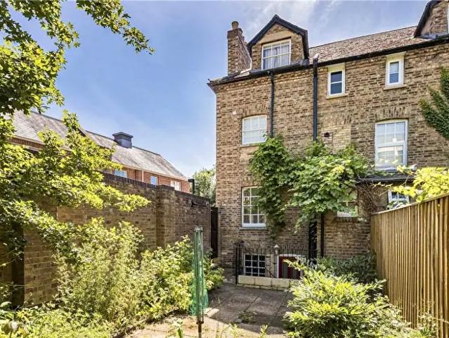 2 Bedroom Apartment To Rent In Walton Crescent, Oxford, Oxfordshire, OX1