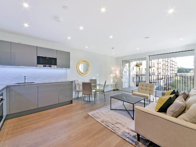 2 bedroom apartment to rent in walton heights 143 walworth road elephant castle london se17