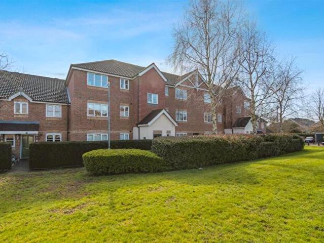 2 Bedroom Apartment To Rent In Whitehead Way, Aylesbury Near S.M Hospital, HP21