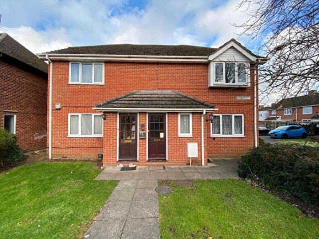 2 Bedroom Apartment To Rent In Willow Road, Aylesbury, HP19
