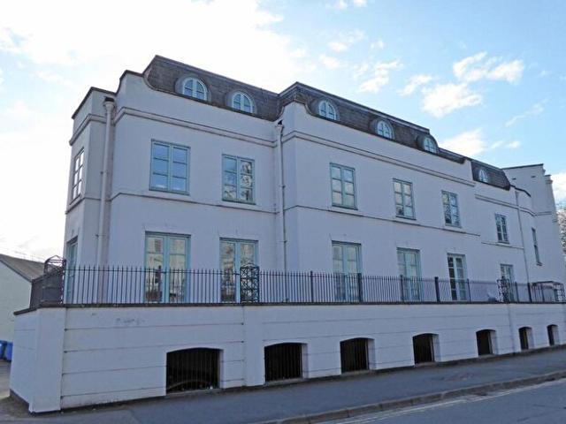 2 Bedroom Apartment To Rent In William Thomas House, Willes Road, Leamington Spa, CV32