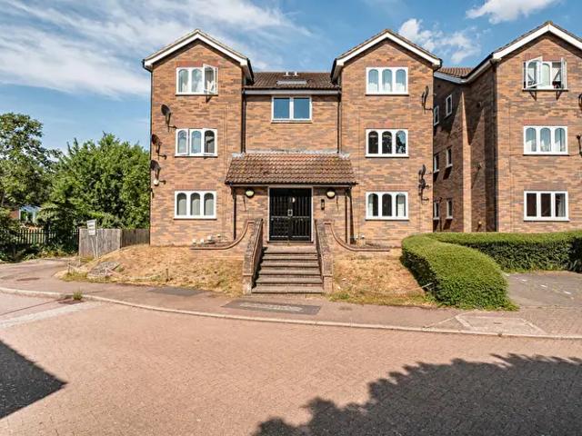 2 Bedroom Apartment To Rent In The Lindens, Towcester, Northamptonshire, NN12