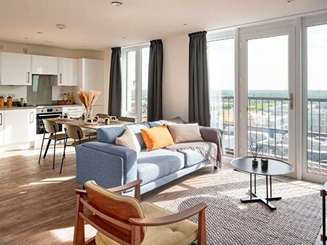2 Bedroom Apartment To Rent In Two Bedroom Apartment, The Almere, Avebury Boulevard, Milton Keynes, Buckinghamshire, MK9