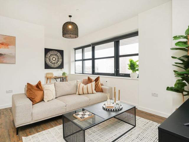 2 bedroom apartment to rent in young street city centre s1