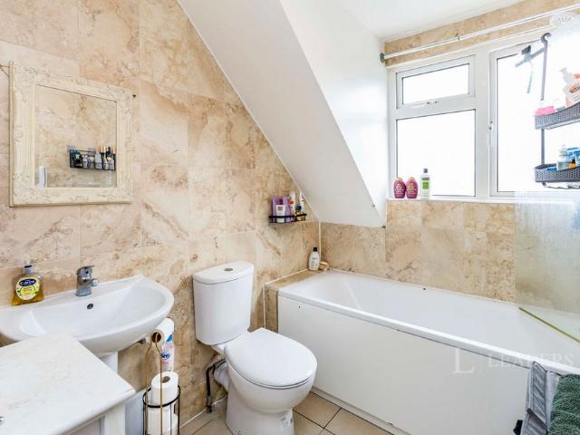 2 bedroom apartment to rent Lower Station Road, Billingshurst, West Sussex, RH14
