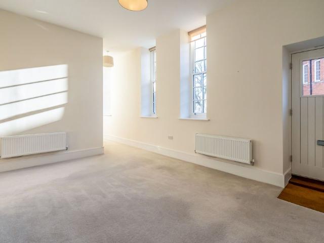 2 bedroom apartment to rent Longley Road, Chichester, PO19