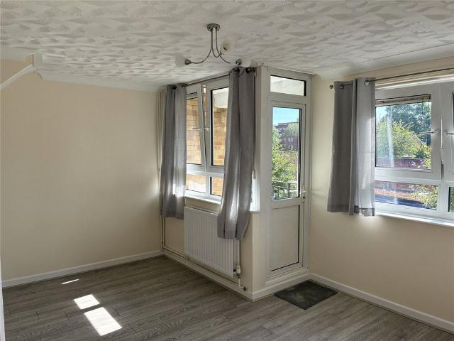 2 bedroom apartment to rent London Road, Portsmouth, Hampshire, PO2