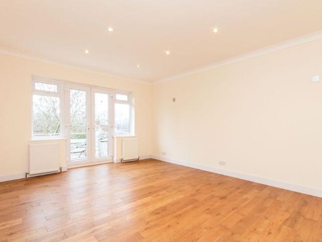 2 bedroom apartment to rent Lindfield Gardens, Guildford, GU1