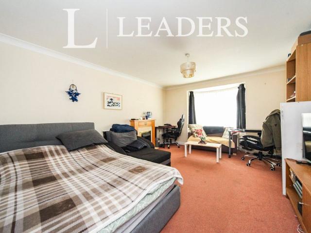 2 bedroom apartment to rent Luton Road, Dunstable, Bedfordshire, LU5