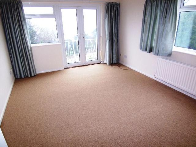2 bedroom apartment to rent Mount Road, Poole, BH14