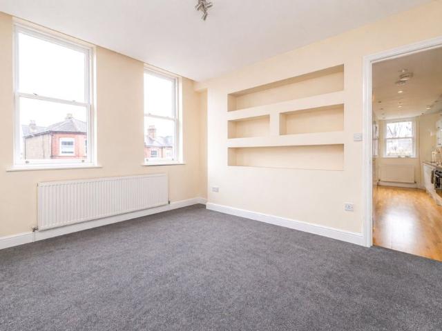 2 bedroom apartment to rent Manor Road, Beckenham, BR3